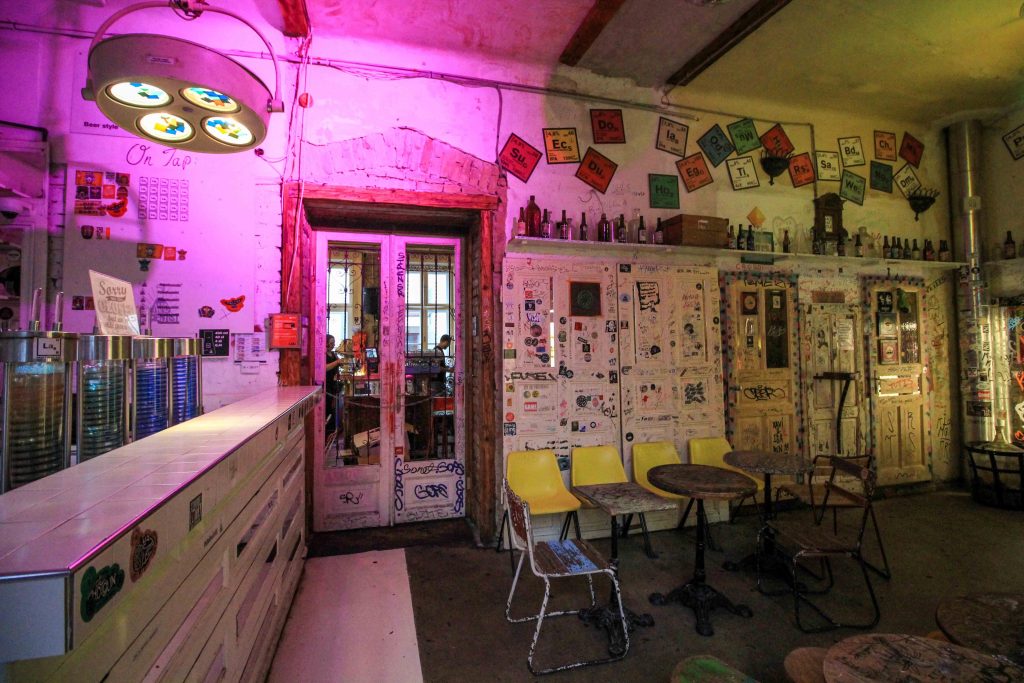 Ruinenbars Budapest: Die 7 besten Ruin-Bars der Stadt - PlacesofJuma