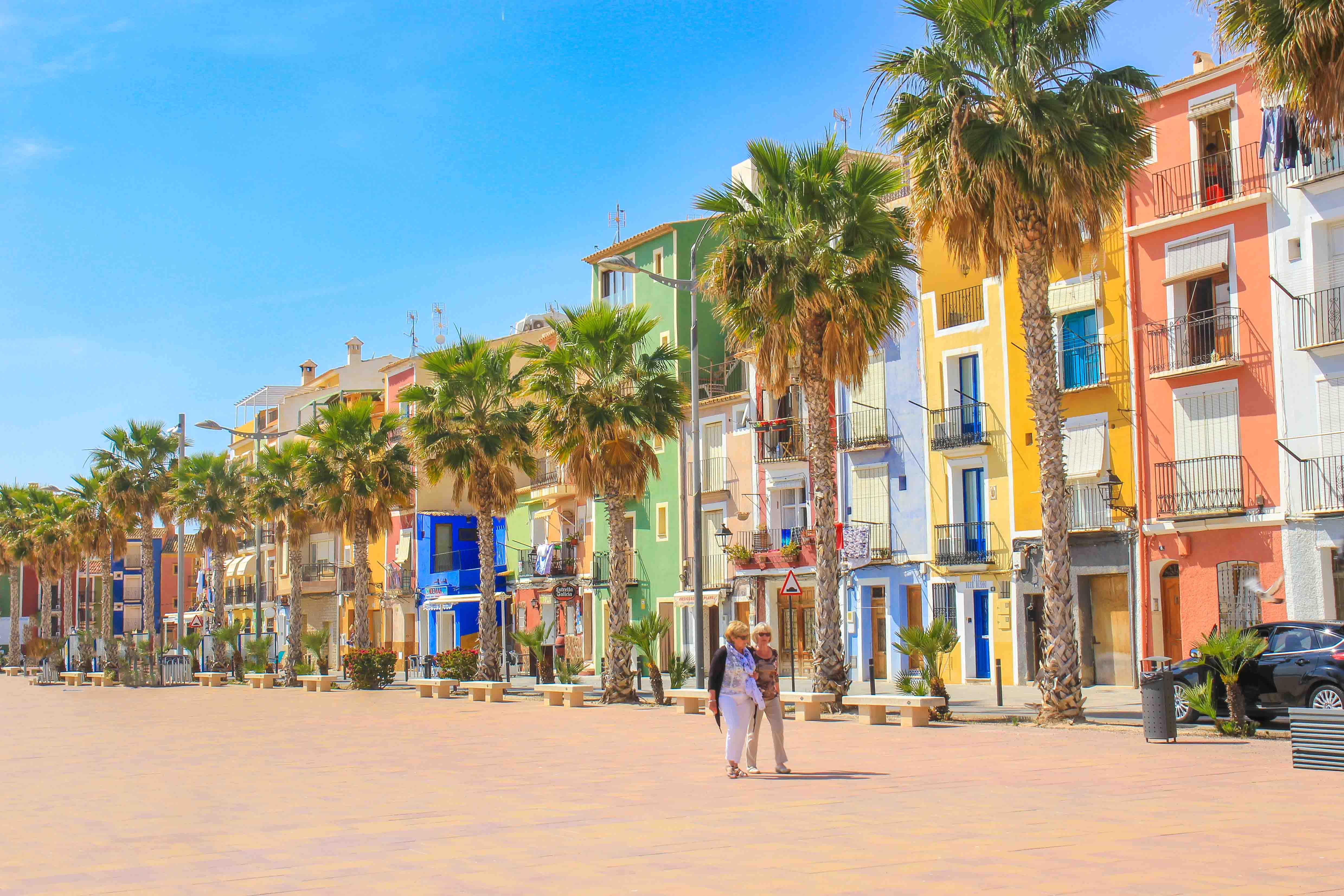 Villajoyosa : la ville côtière colorée d'Espagne - PlacesofJuma