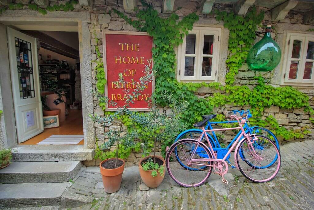 Hum in Croatia: The Smallest Town in the World! - PlacesofJuma