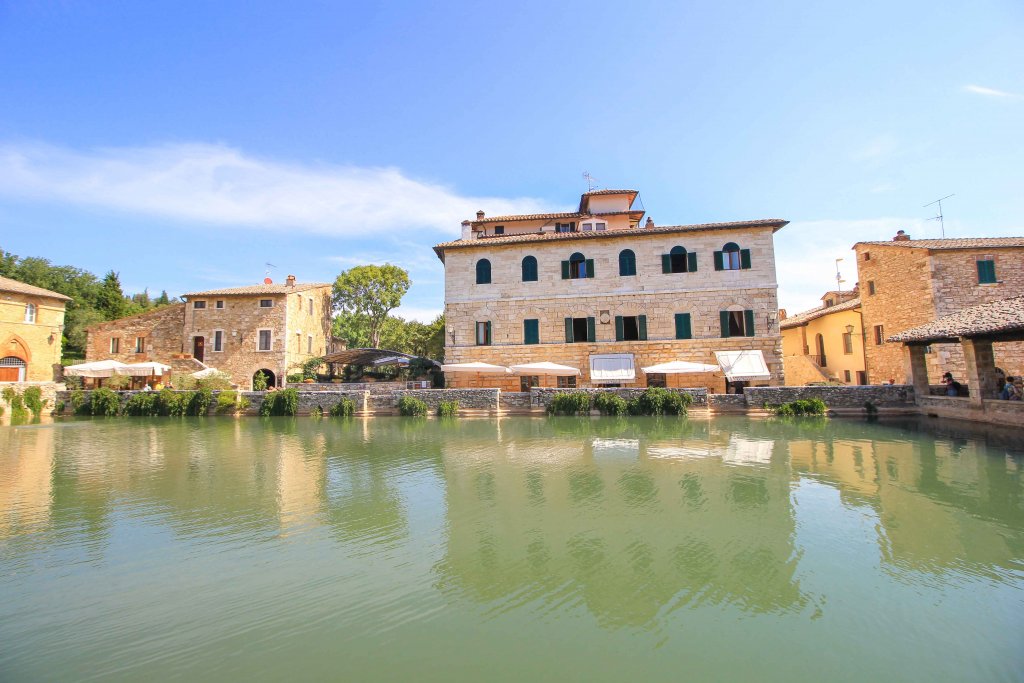 Val d'Orcia: 15 Amazing Places to Visit! - PlacesofJuma