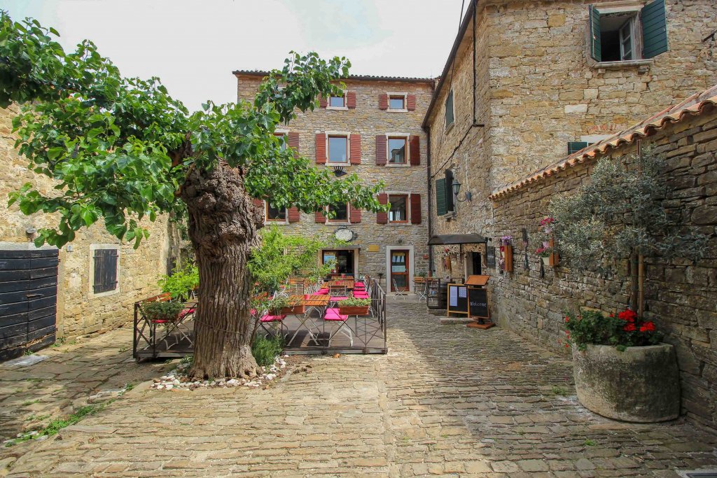 Groznjan: The Idyllic Artist Village in Istria - PlacesofJuma