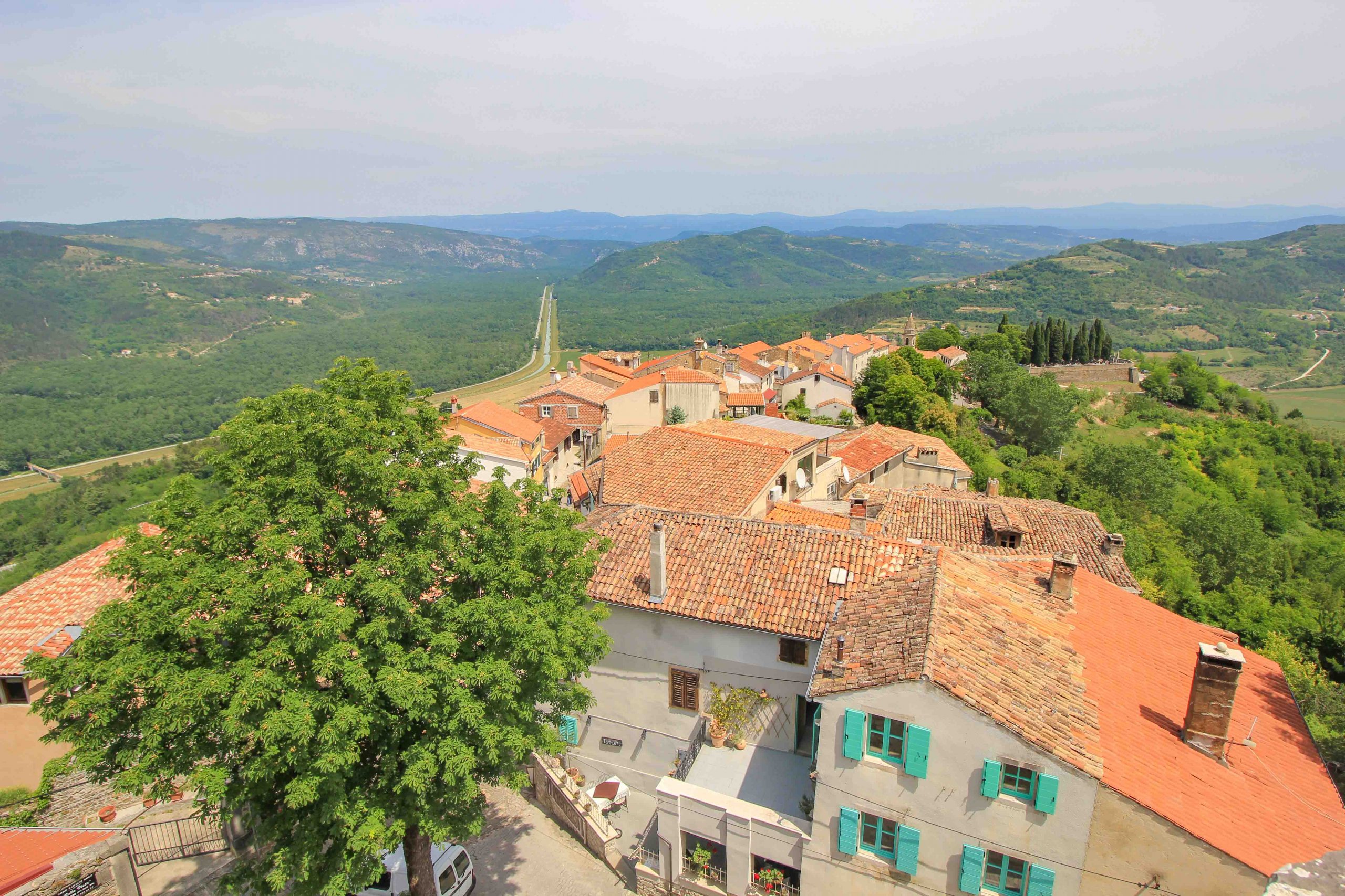 Motovun: Die bezaubernde Stadt am Hügel! - PlacesofJuma