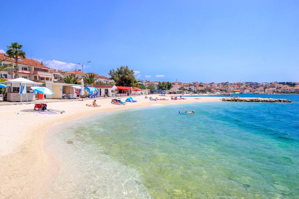 Die 10 schönsten Strände in Trogir (inkl. Tipps) - PlacesofJuma