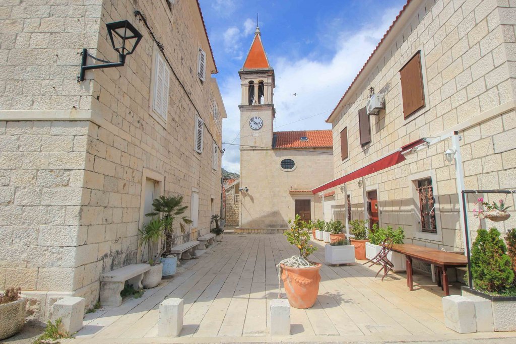 Seget Donji: Der hübsche Urlaubsort bei Trogir! - PlacesofJuma