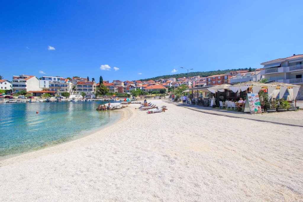 Okrug Gornji: Alle Strände & Highlights! - PlacesofJuma