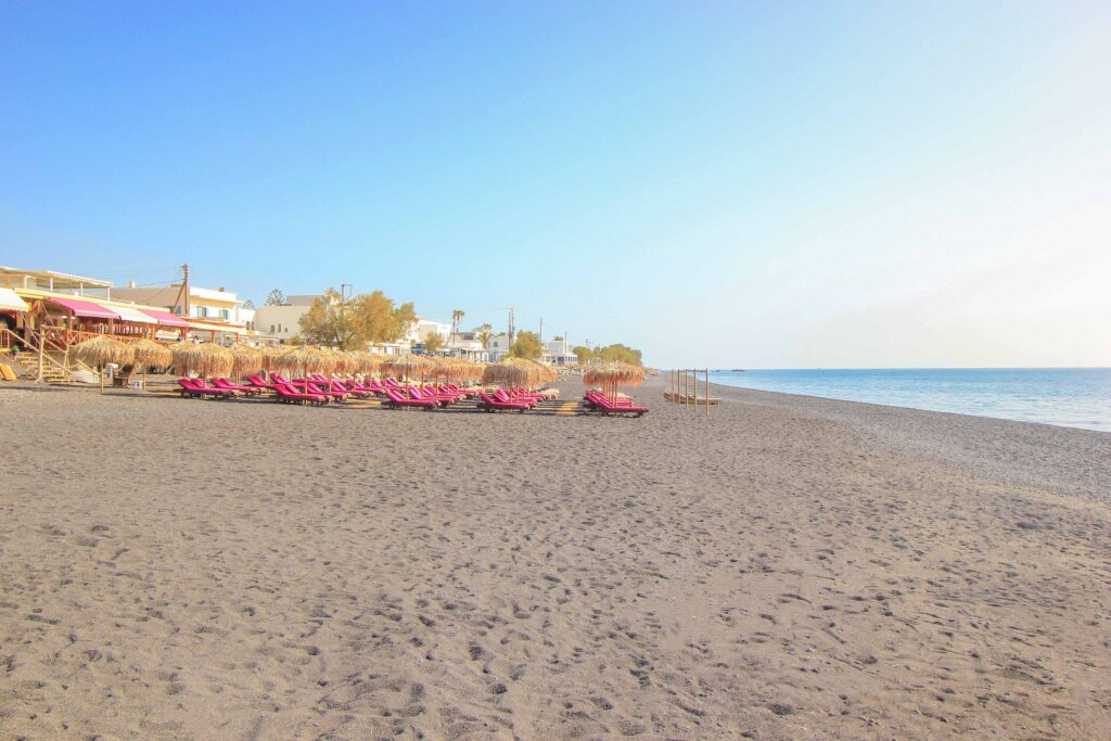 Kamari Beach, Santorini: Travel Guide about Kamari! - PlacesofJuma