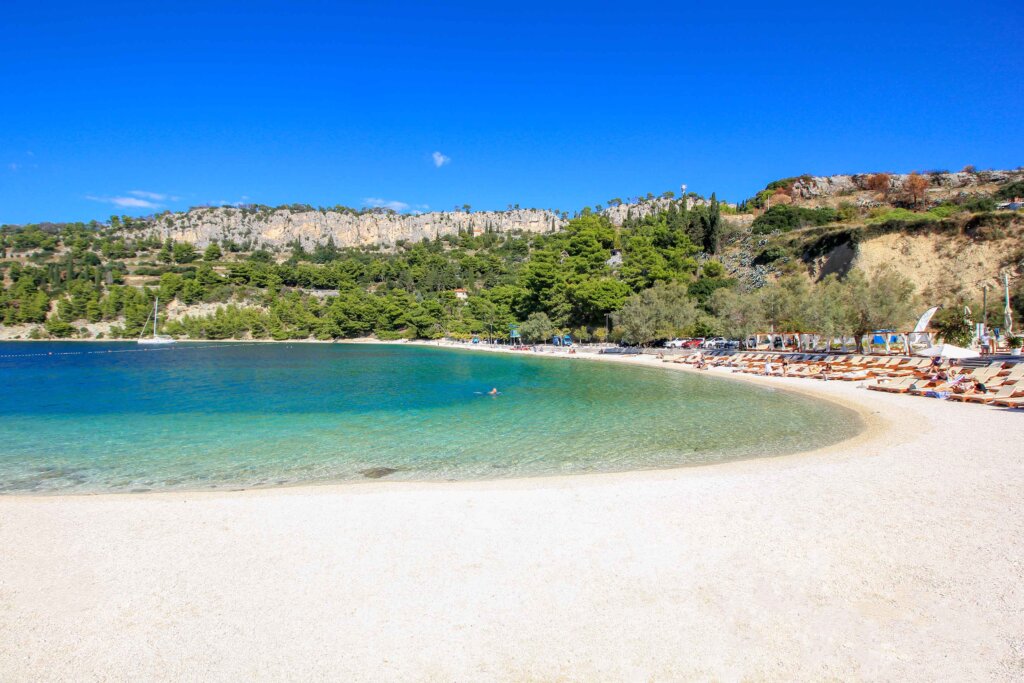 Kasjuni Beach: Das Strand Highlight in Split! - PlacesofJuma