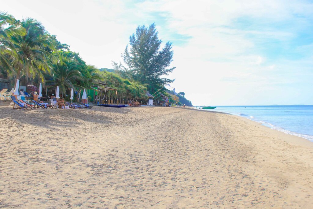 Klong Nin Beach: The Chill Out Beach on Koh Lanta - PlacesofJuma