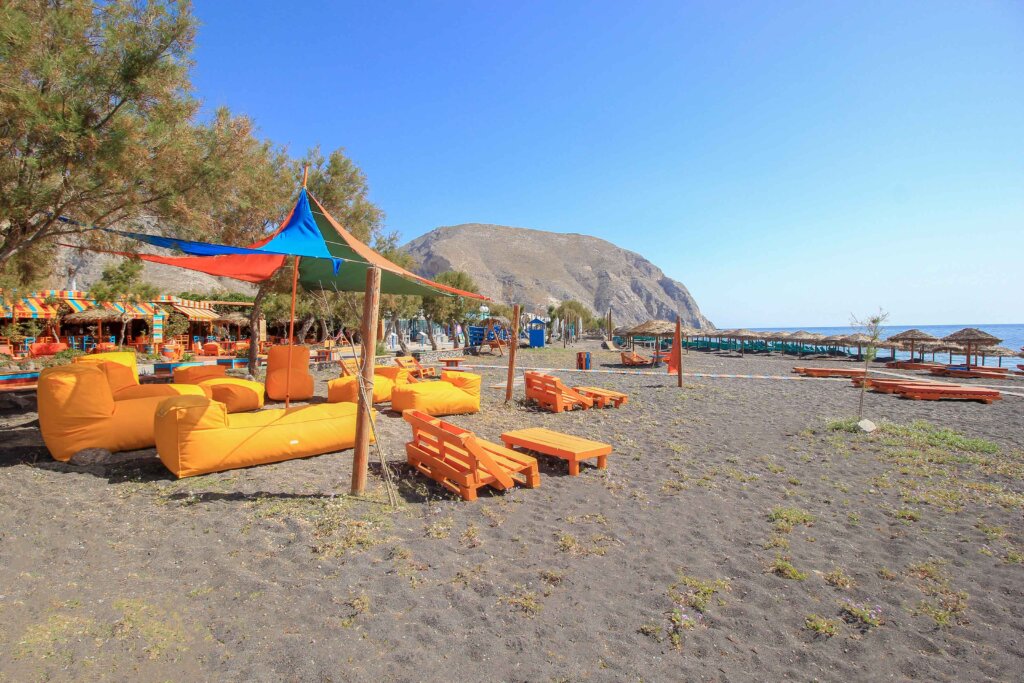 Perissa Beach, Santorini: Travel Guide about Perissa! - PlacesofJuma