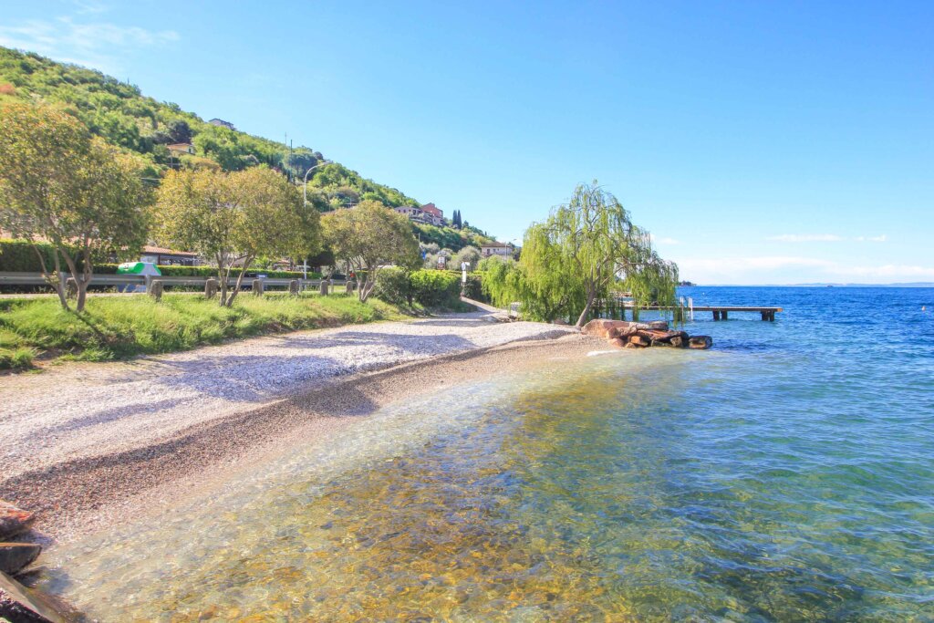 The 5 Best Beaches in Torri del Benaco - PlacesofJuma