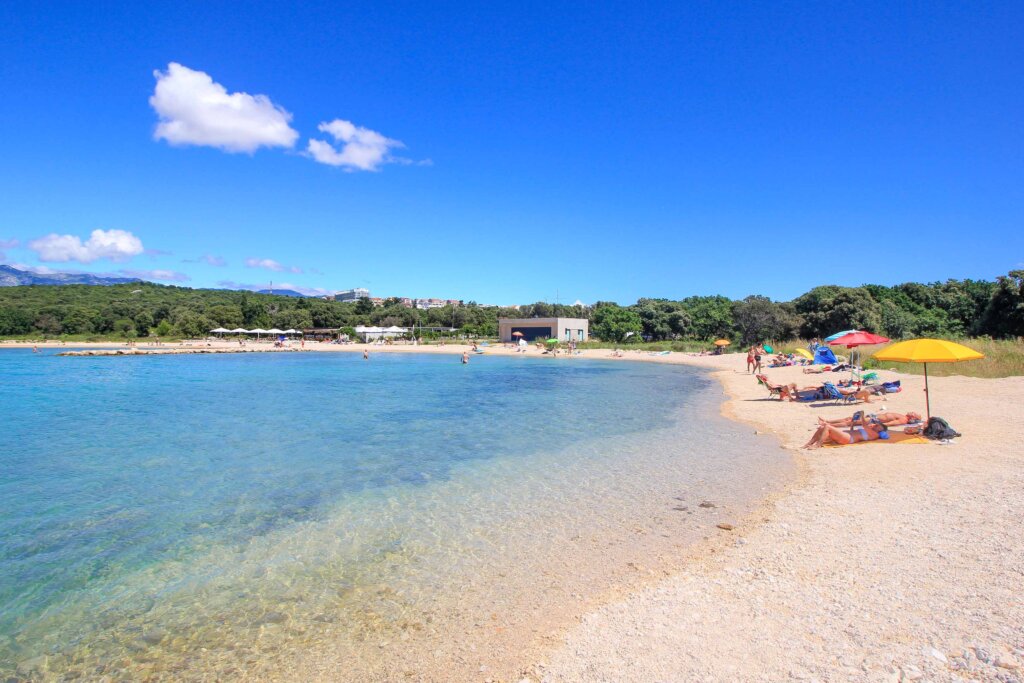 Die 8 schönsten Strände in Novalja - PlacesofJuma